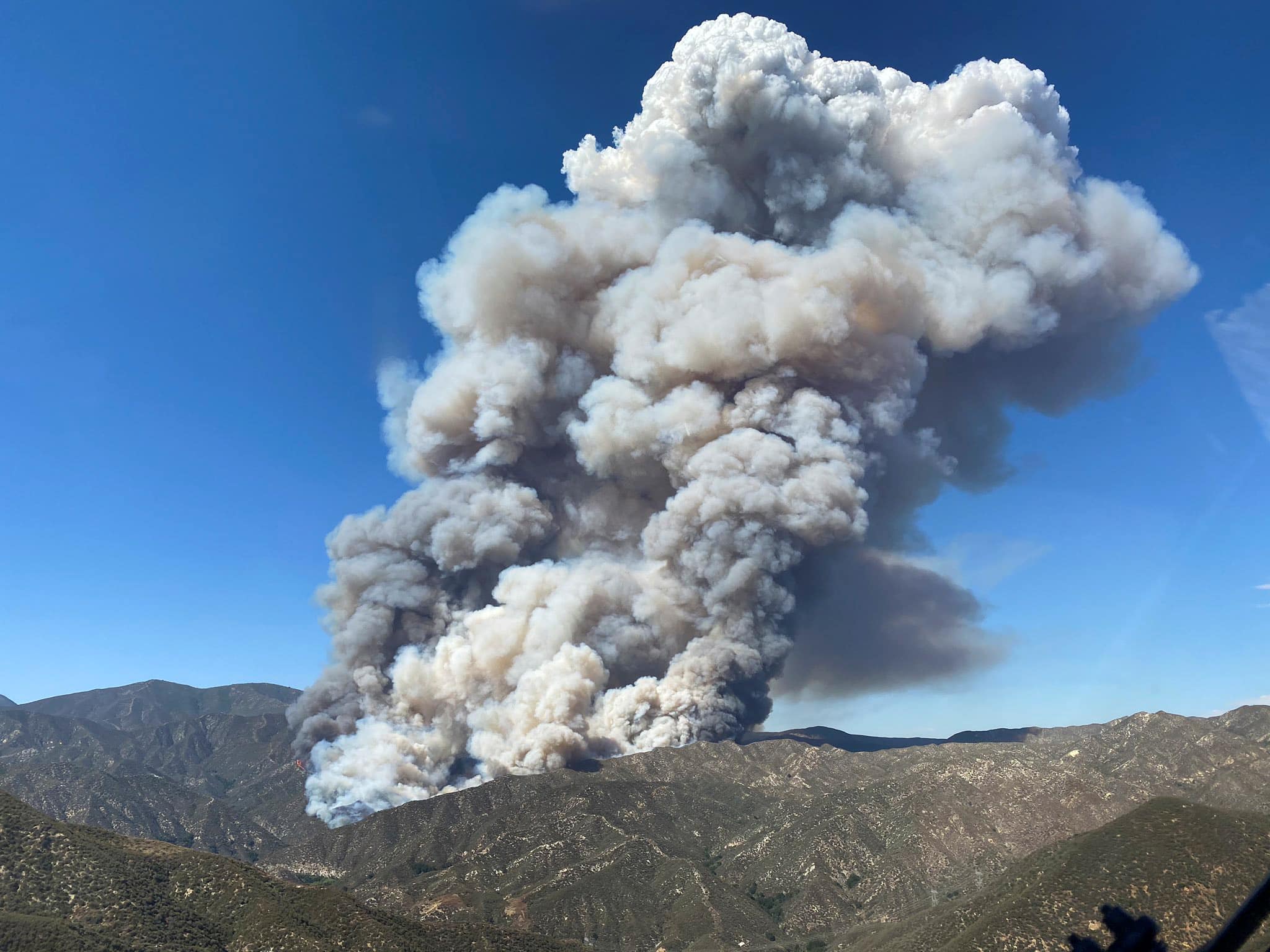 Southern California Wildfire Forces Evacuation of Hundreds of Homes ...