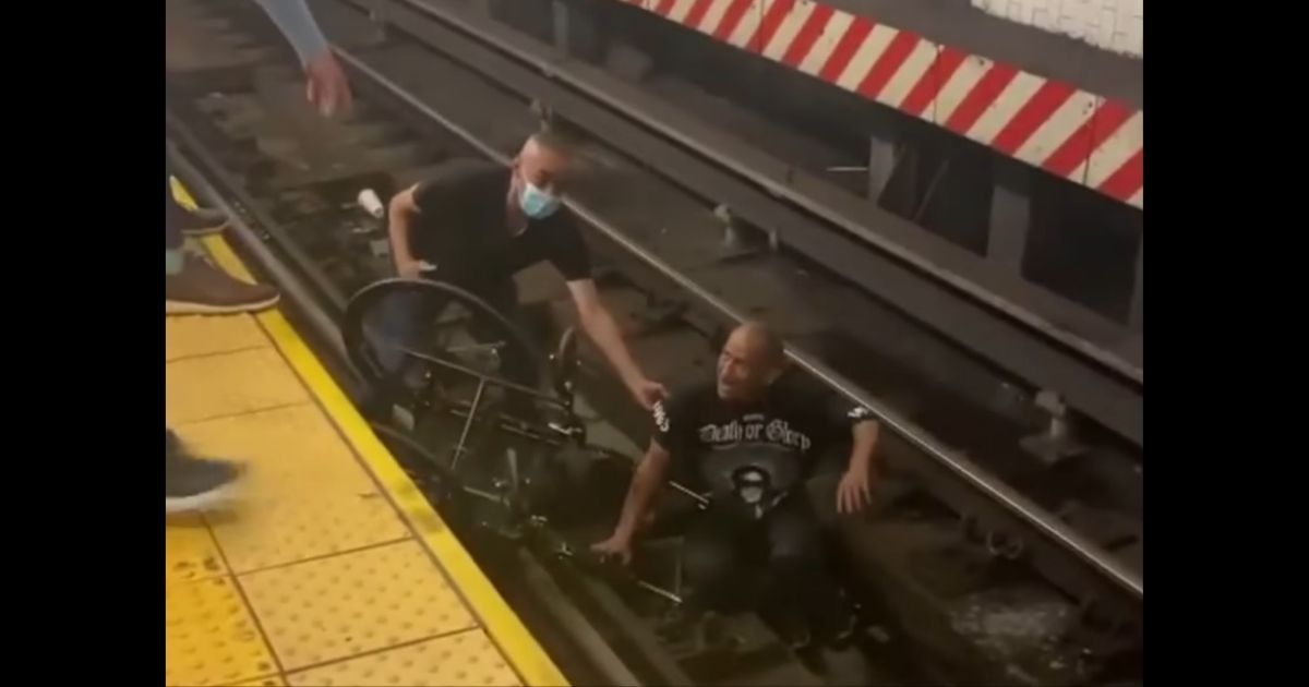 Video: Good Samaritans Come Together to Rescue Man in Wheelchair Who ...