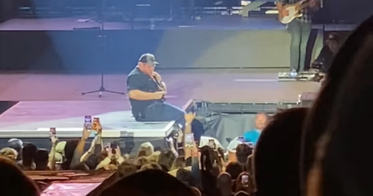 Hard Work Pays Off': Country Star Luke Combs Reaches Into HIs Pocket ...