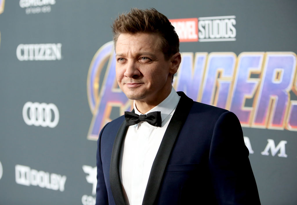 Jeremy Renner Back Home Recovering After Snow Plowing Accident ...