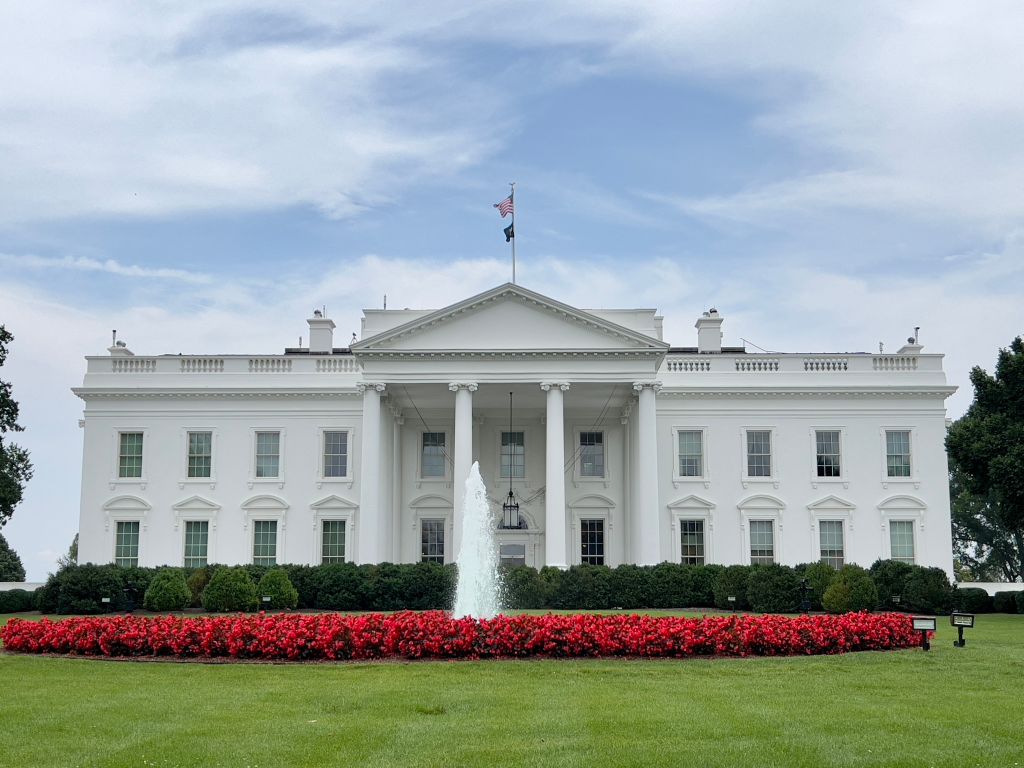 GOP Senator Demands Answers About Cocaine Found at the White House ...