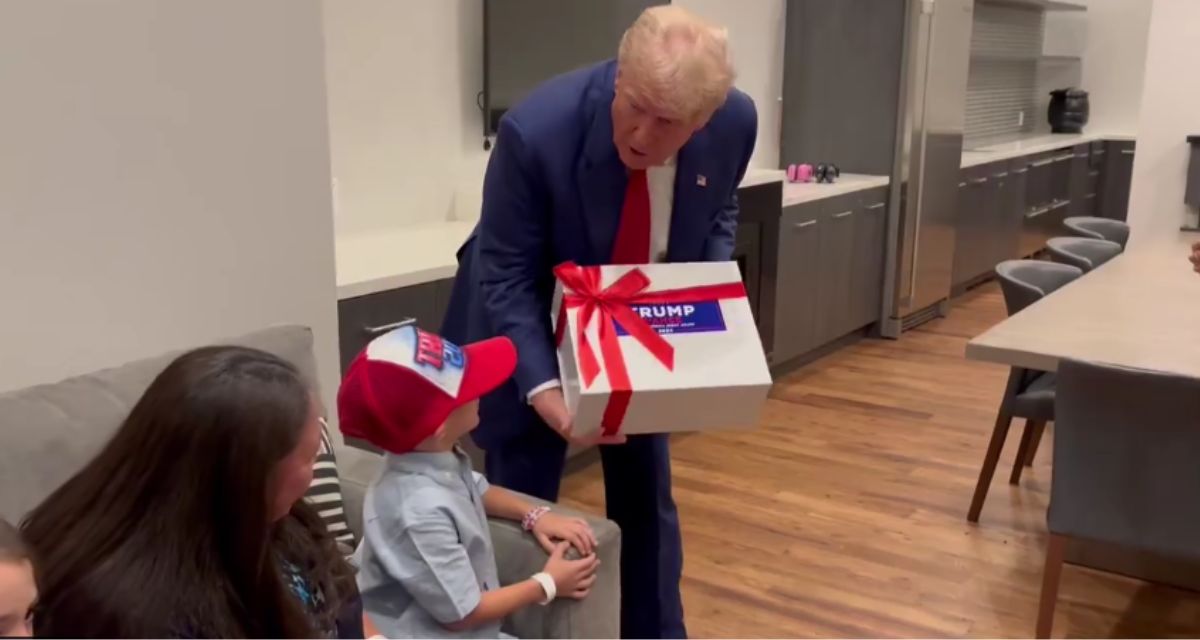 Heartfelt Moment: Trump Meets 8-Year-Old Boy Battling Brain Disorder at ...