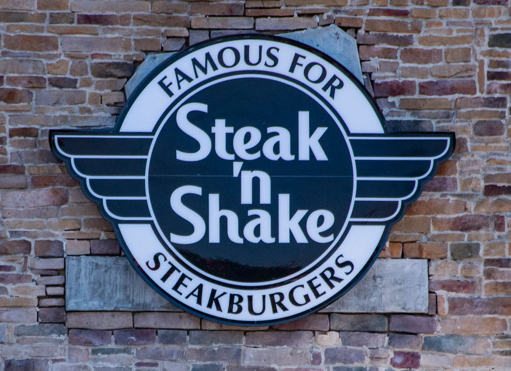 Cracker Barrel Responds To Steak ‘n Shake Social Media Posts Following ...