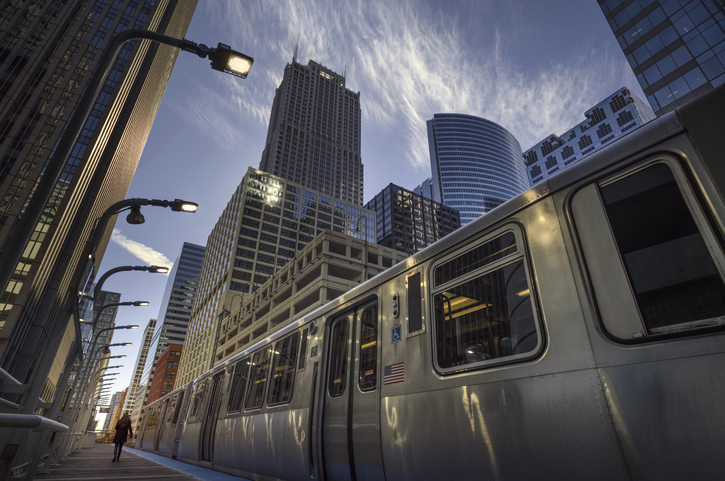 Police Hunt Knife-Wielding Suspect After Random Stabbing on Chicago ...