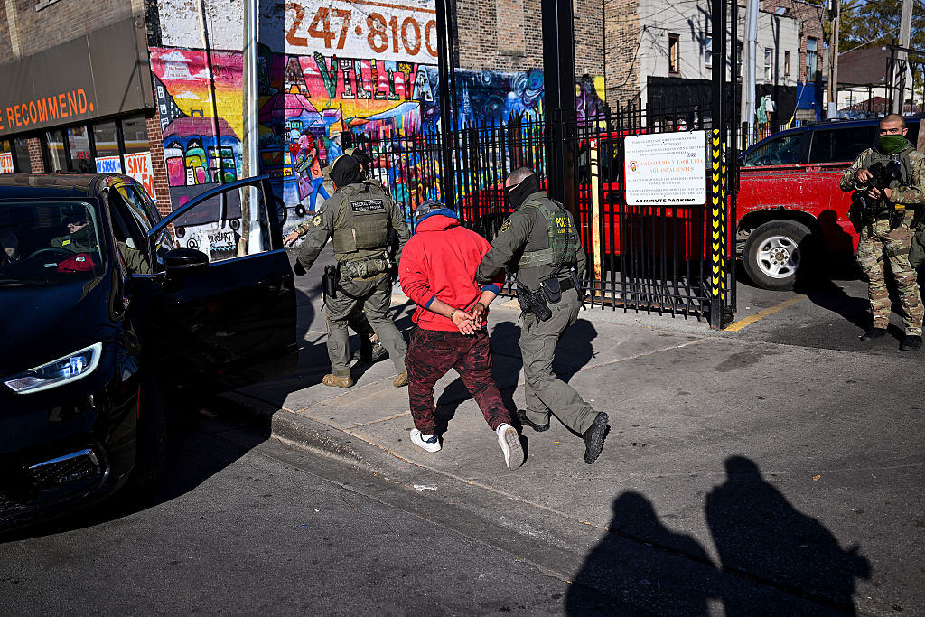 Fear Lingers in Chicago as Immigration Crackdown Enters Unsettled New ...