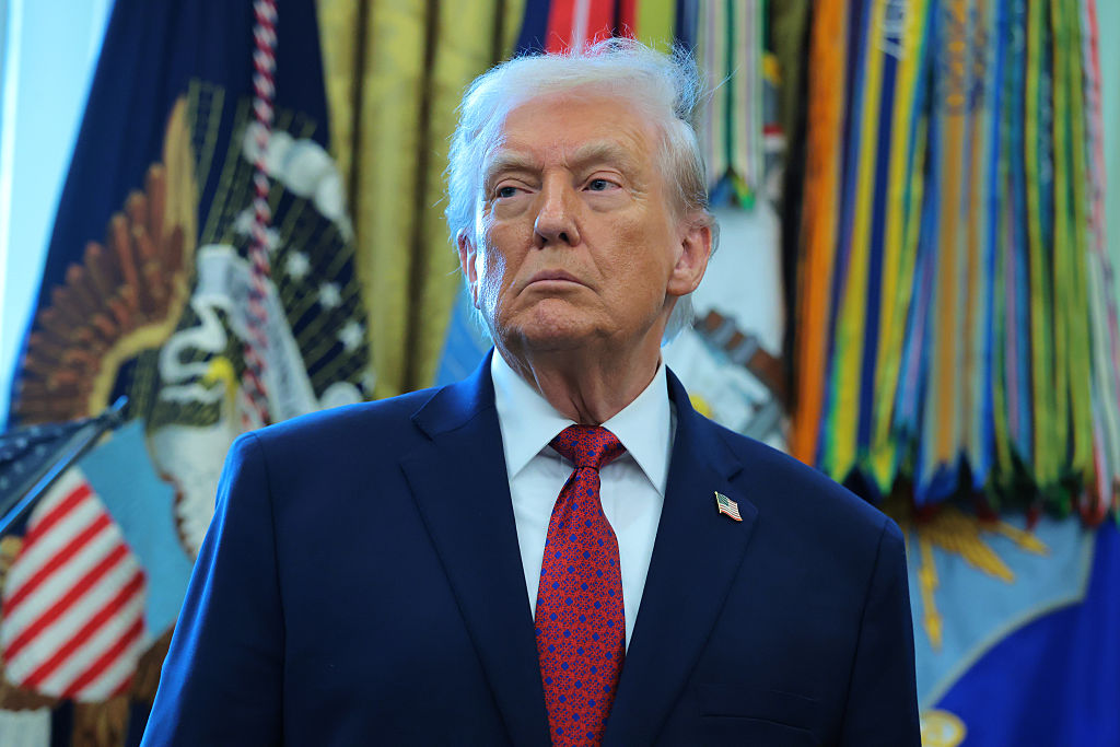 Trump Says ICE Agent ‘Lucky to Be Alive’ After Minneapolis Shooting ...